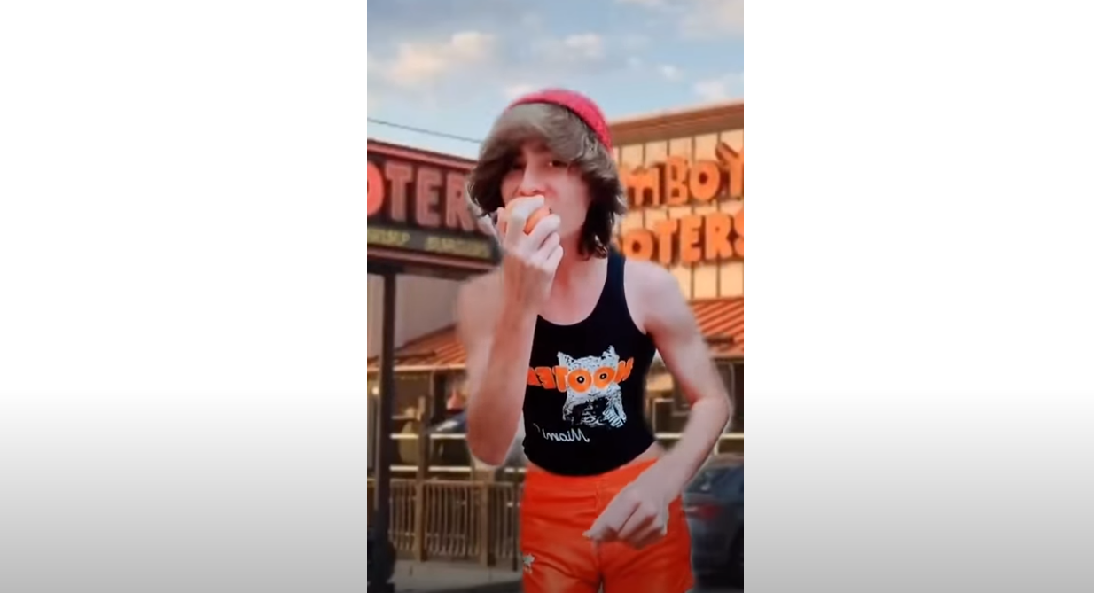 Femboy Hooter : aimerais-tu te faire servir par des garçons féminins ...